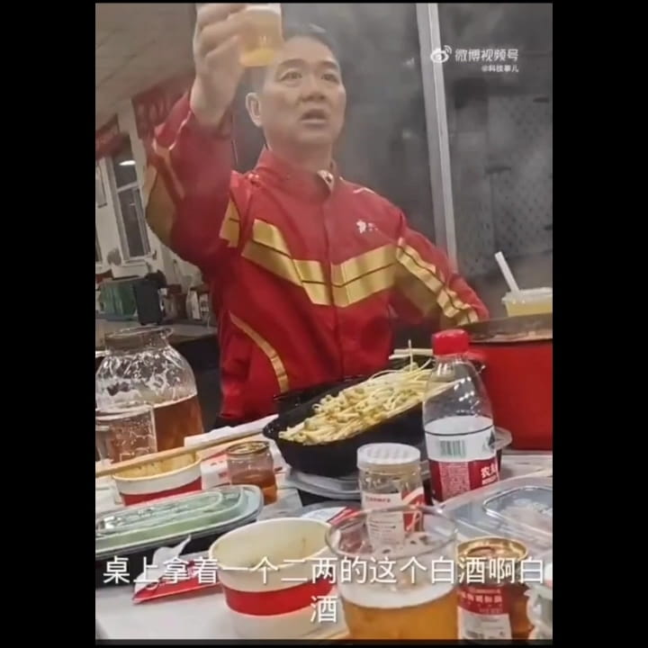 Ba Gua, these days, Dong Ge personally delivered a package, treating ...